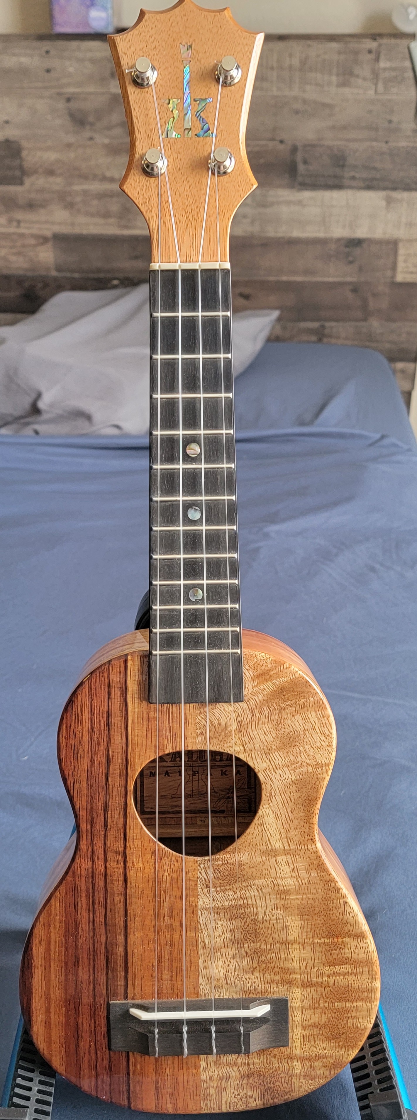 Flea Market Music market place page offers an on-line auction type ...