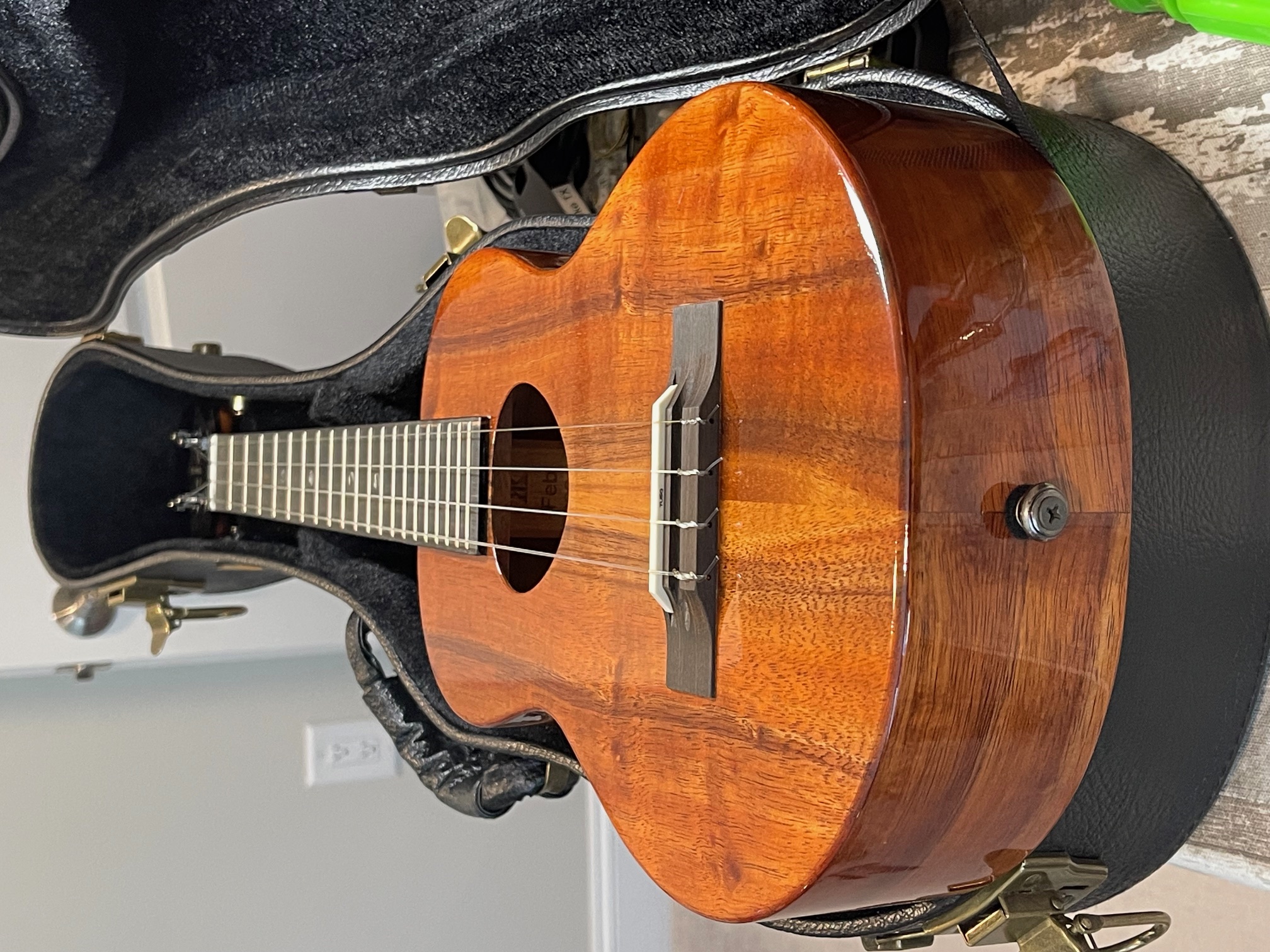 Flea Market Music market place page offers an on-line auction type ...