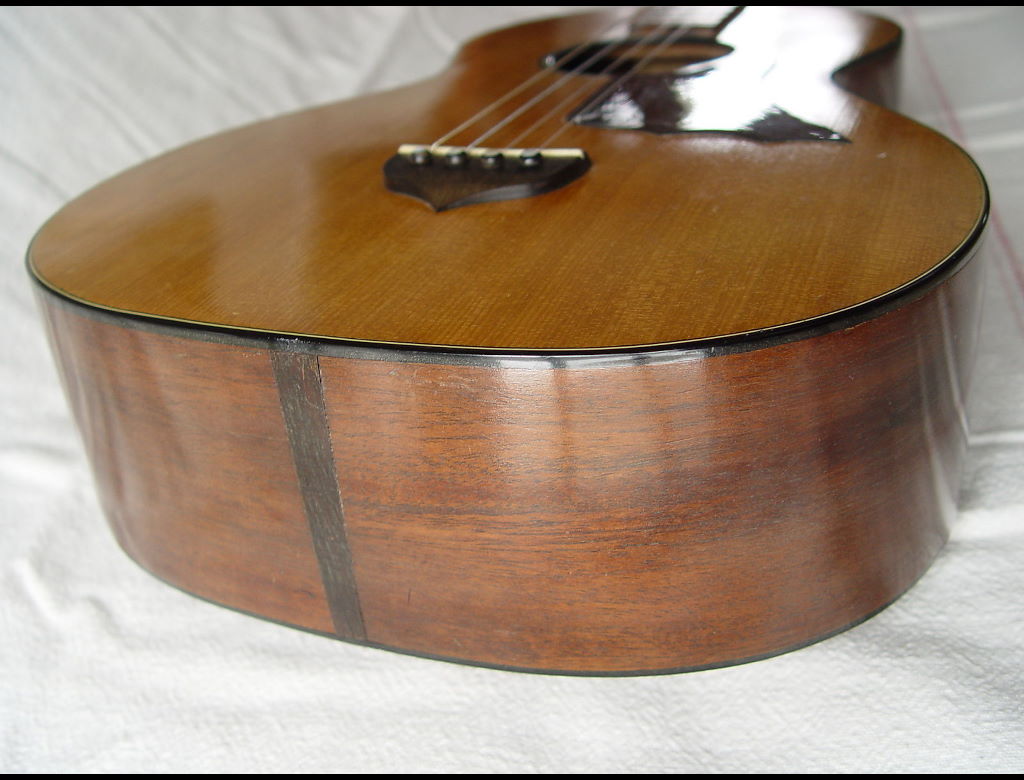 Flea Market Music market place page offers an on-line auction type ...