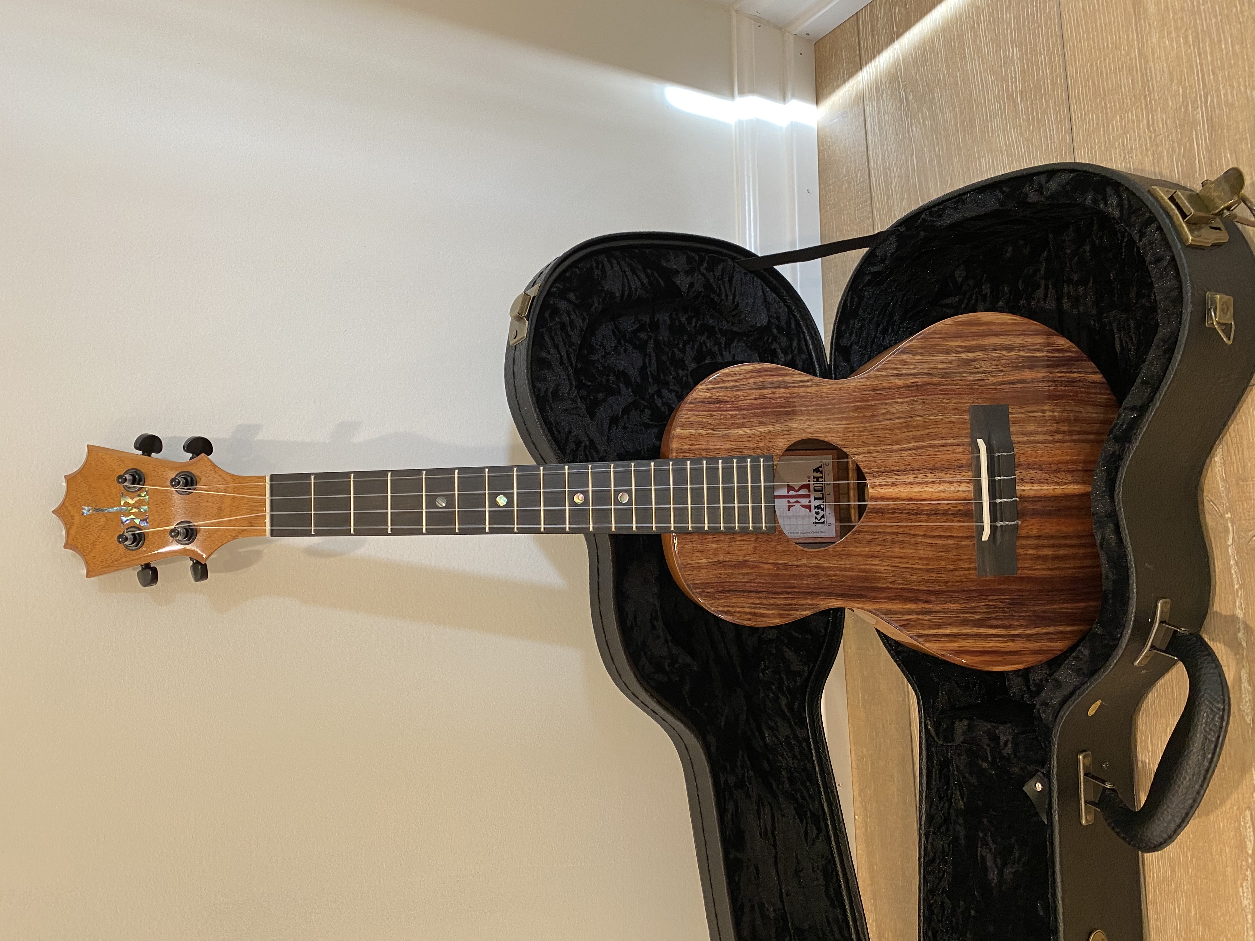 Flea Market Music market place page offers an on-line auction type ...