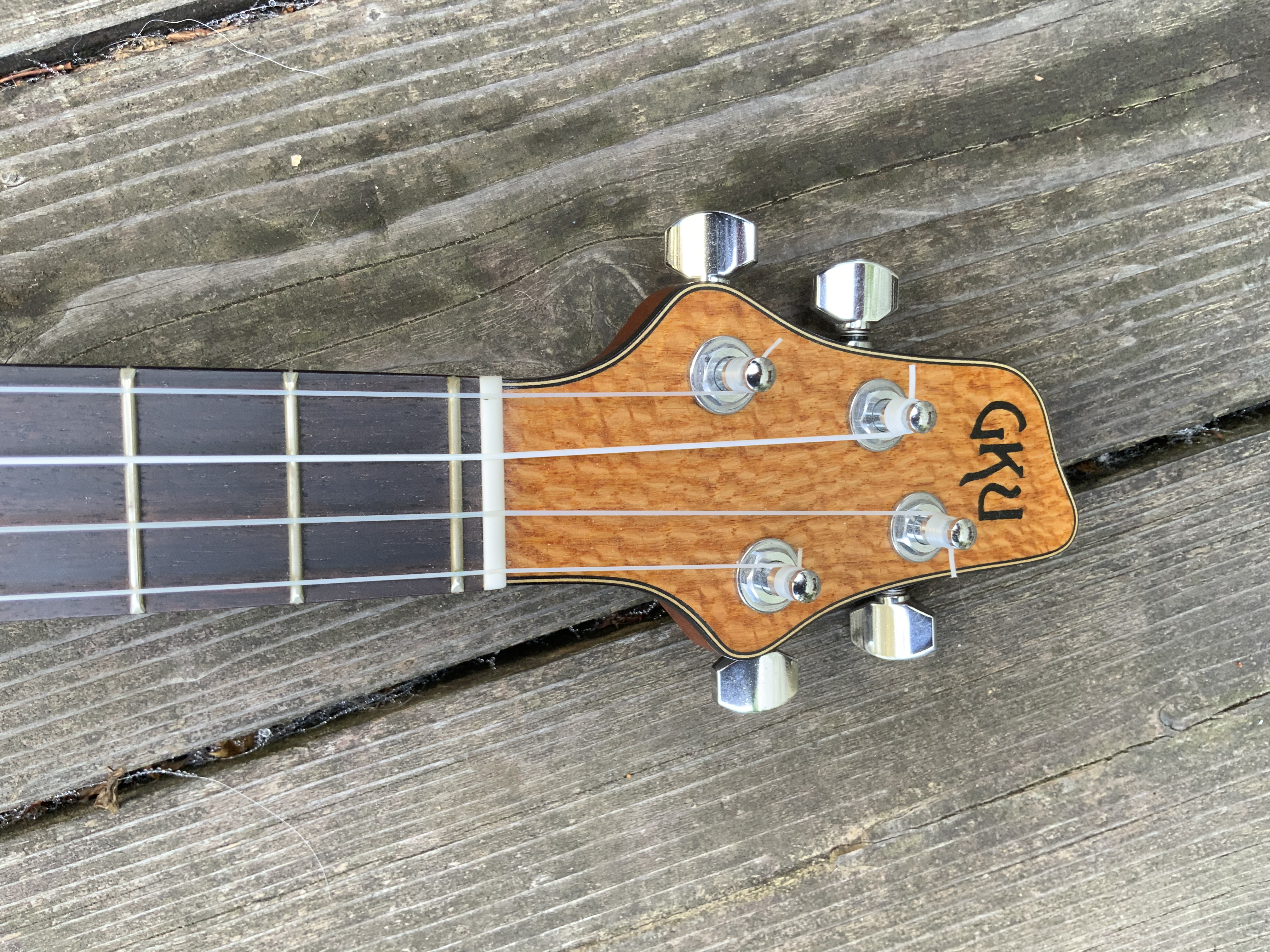 Flea Market Music market place page offers an on-line auction type ...