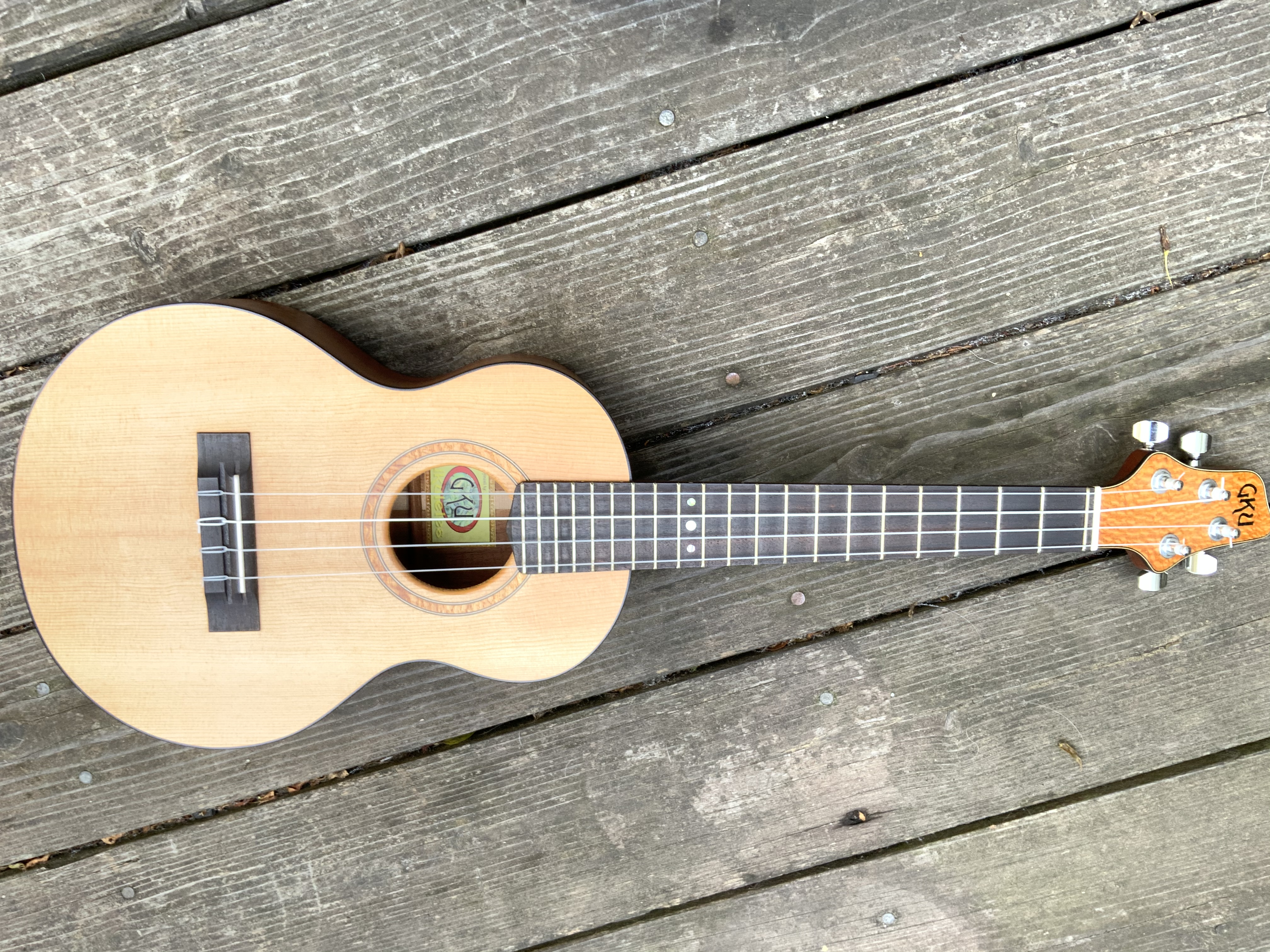 Flea Market Music market place page offers an on-line auction type ...