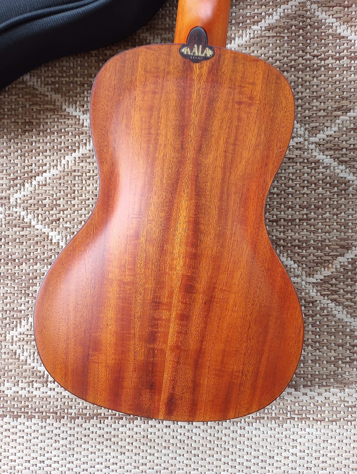 Flea Market Music market place page offers an on-line auction type ...