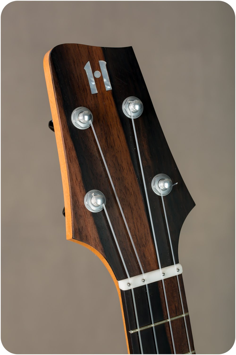 Flea Market Music market place page offers an on-line auction type ...