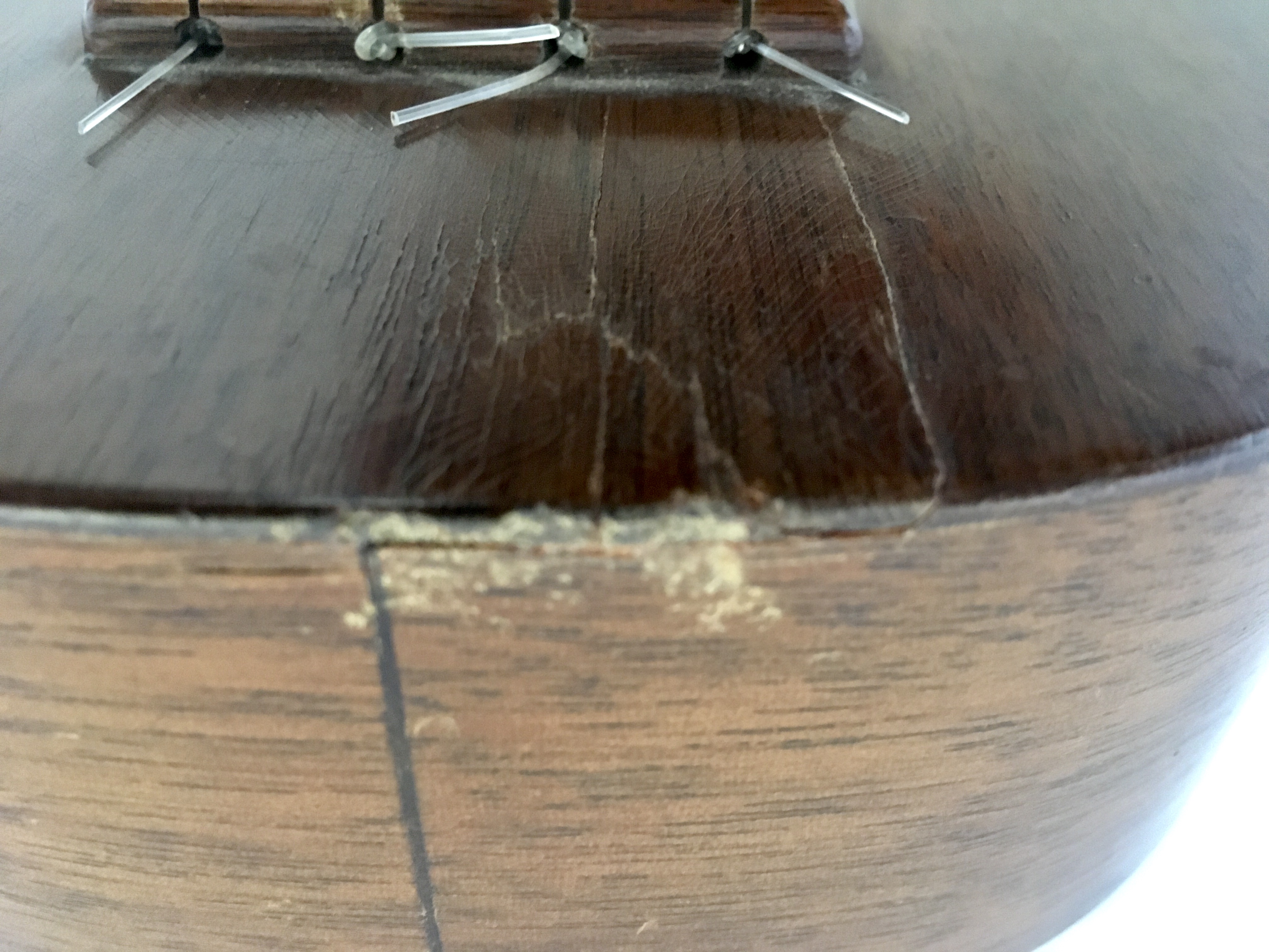 Flea Market Music market place page offers an on-line auction type ...