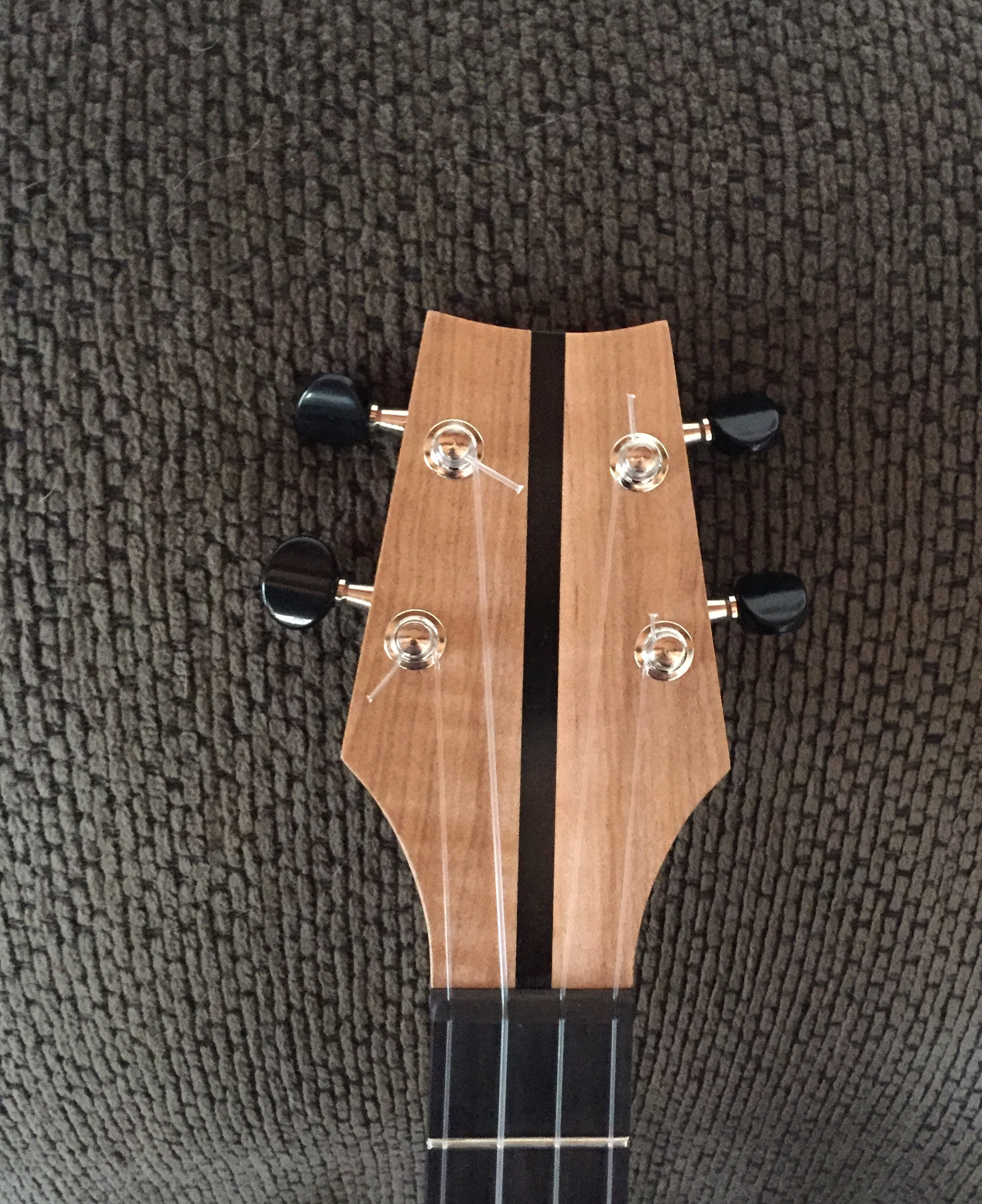 Flea Market Music market place page offers an on-line auction type ...