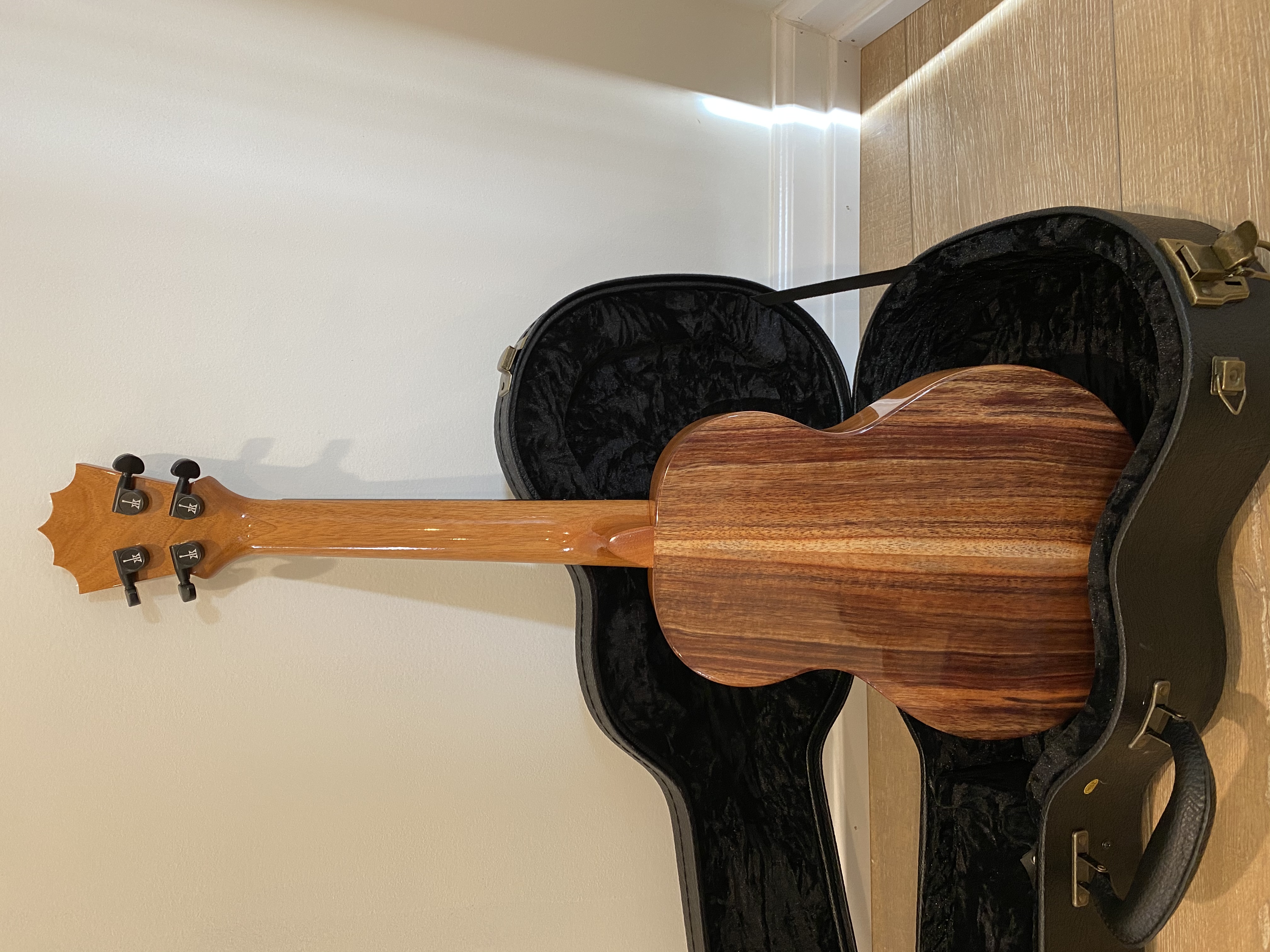 Flea Market Music market place page offers an on-line auction type ...