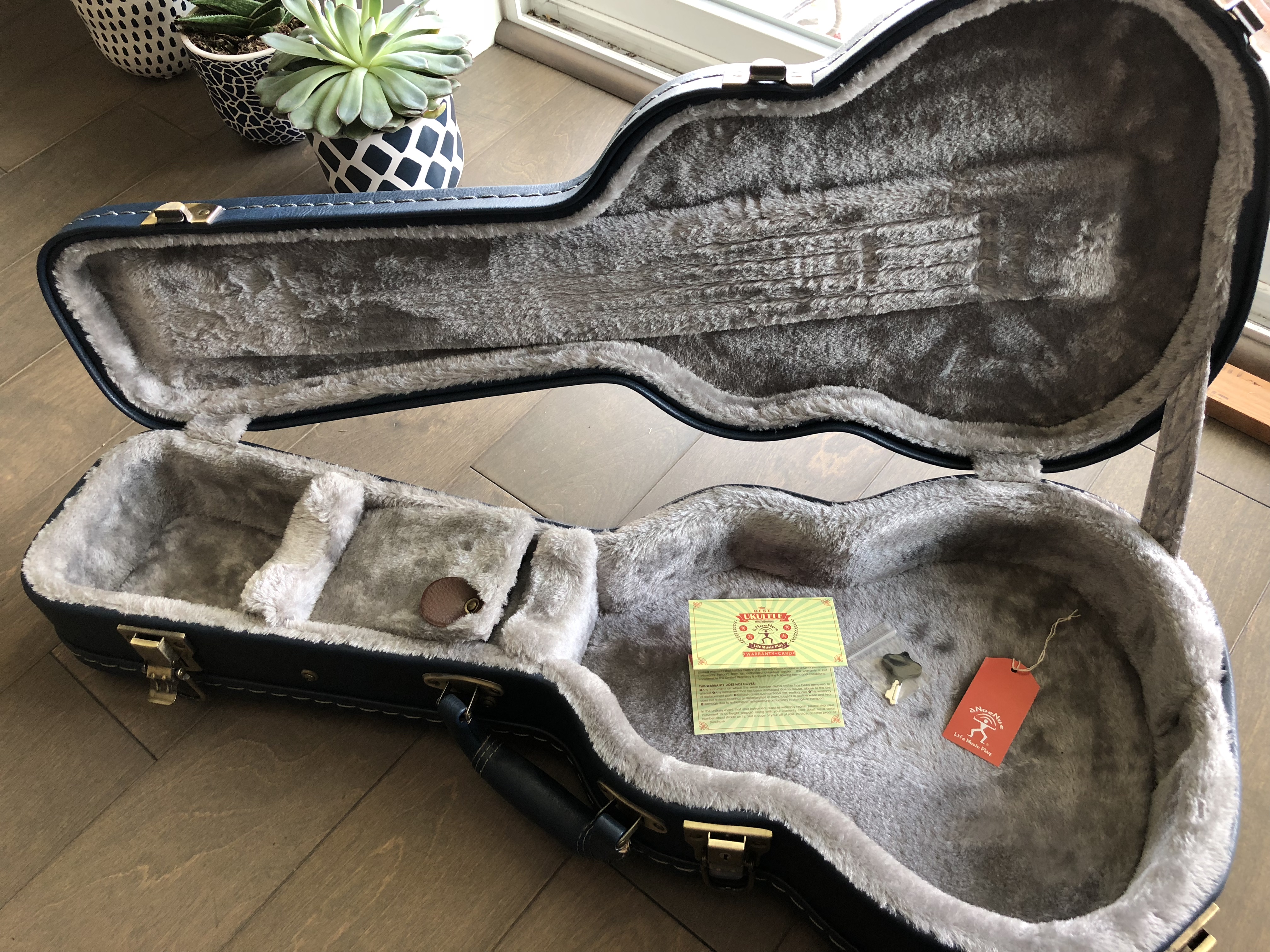 Flea Market Music market place page offers an on-line auction type ...