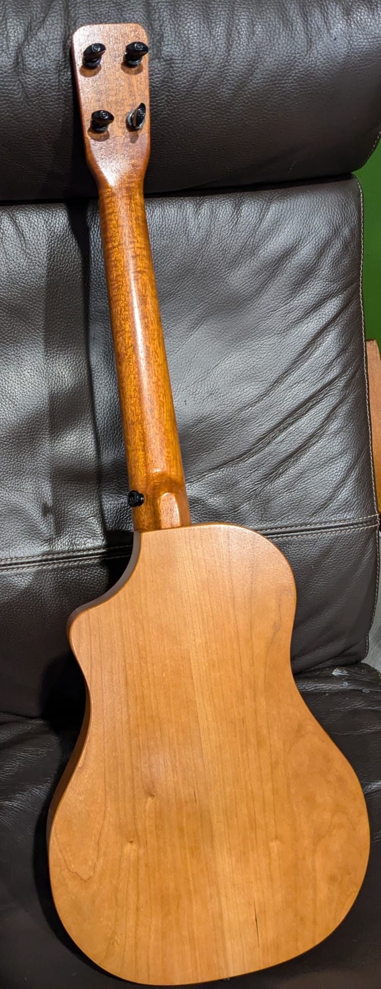 Flea Market Music market place page offers an on-line auction type ...