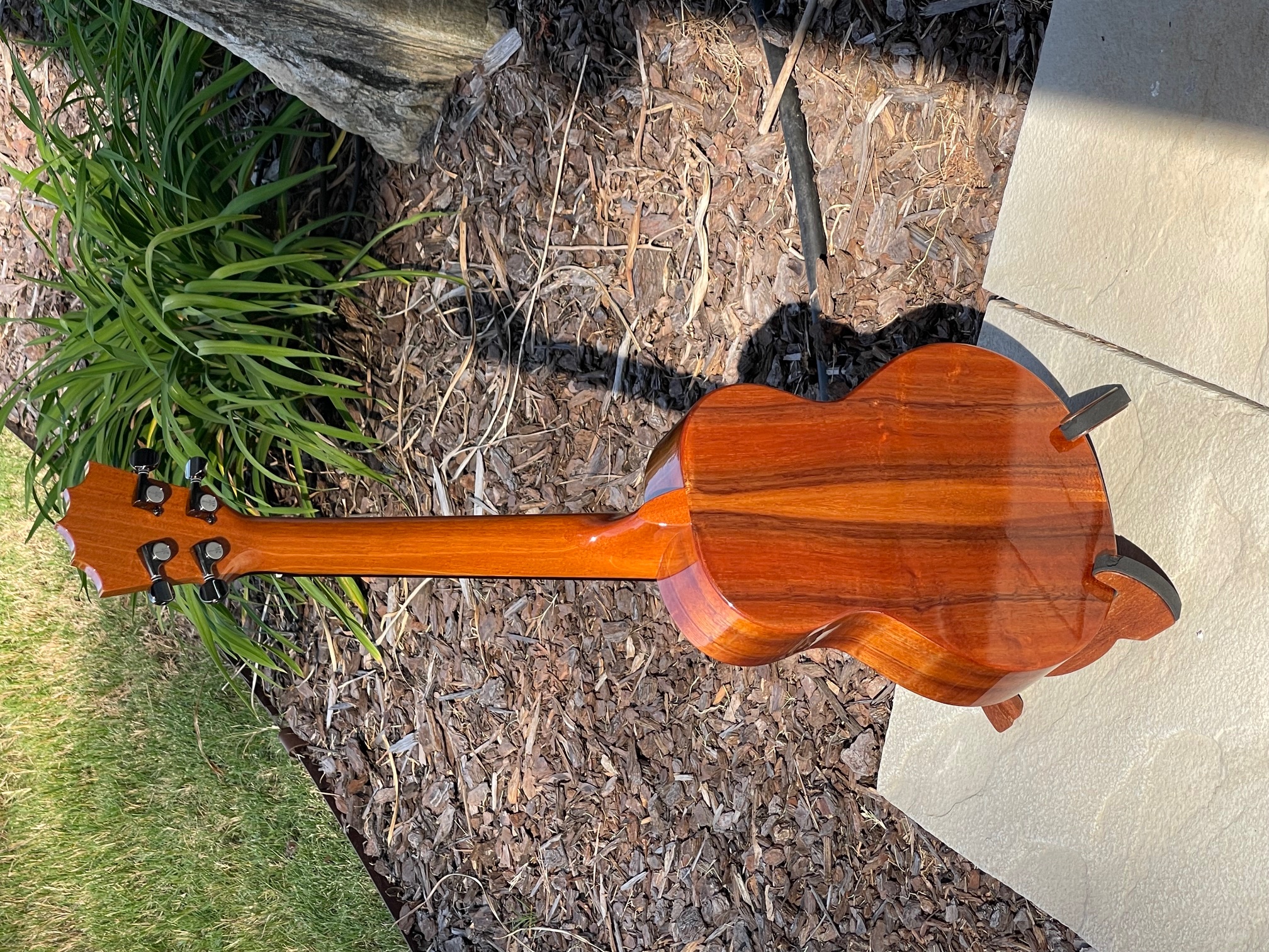 Flea Market Music market place page offers an on-line auction type ...