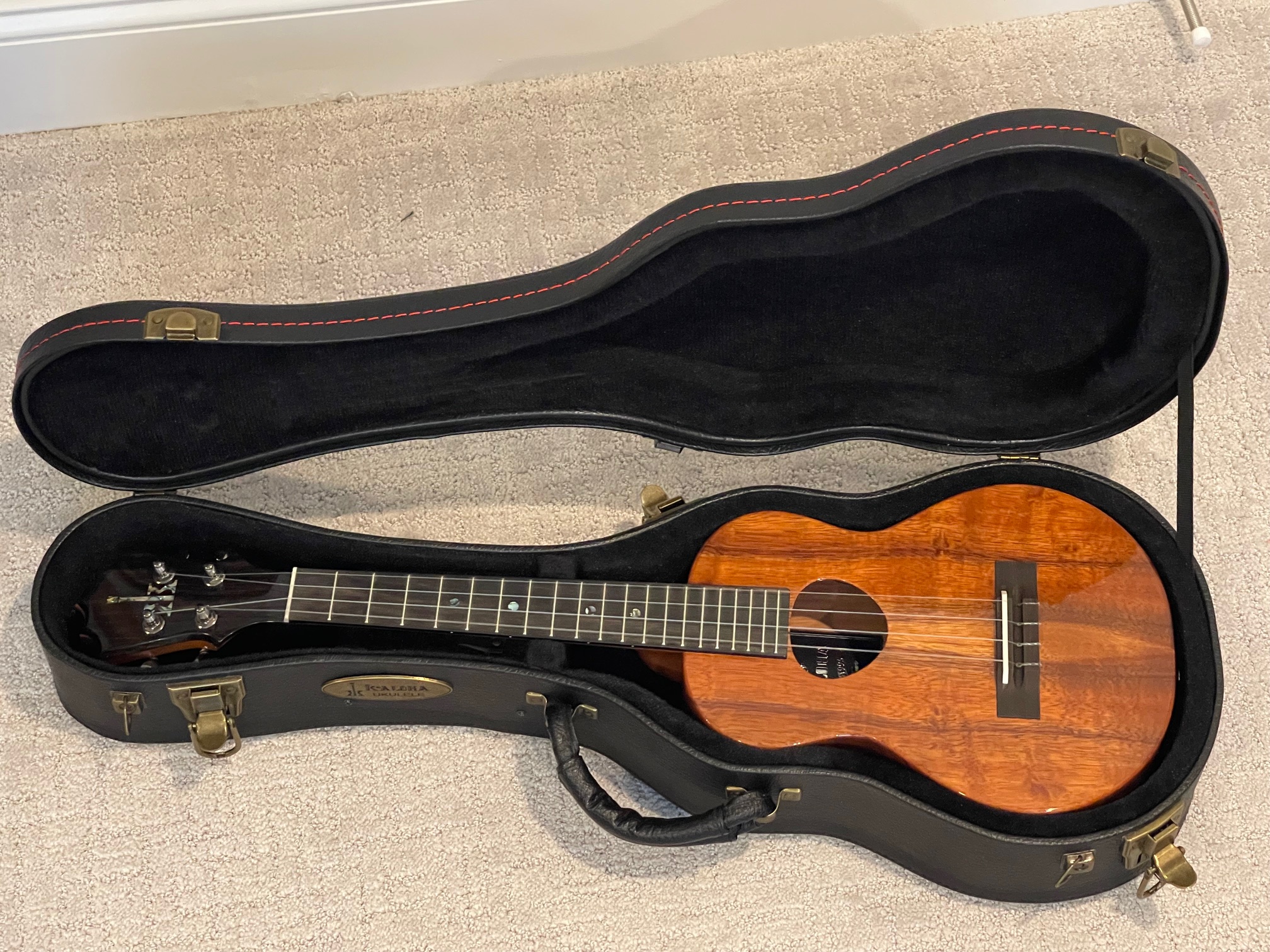 Flea Market Music market place page offers an on-line auction type ...